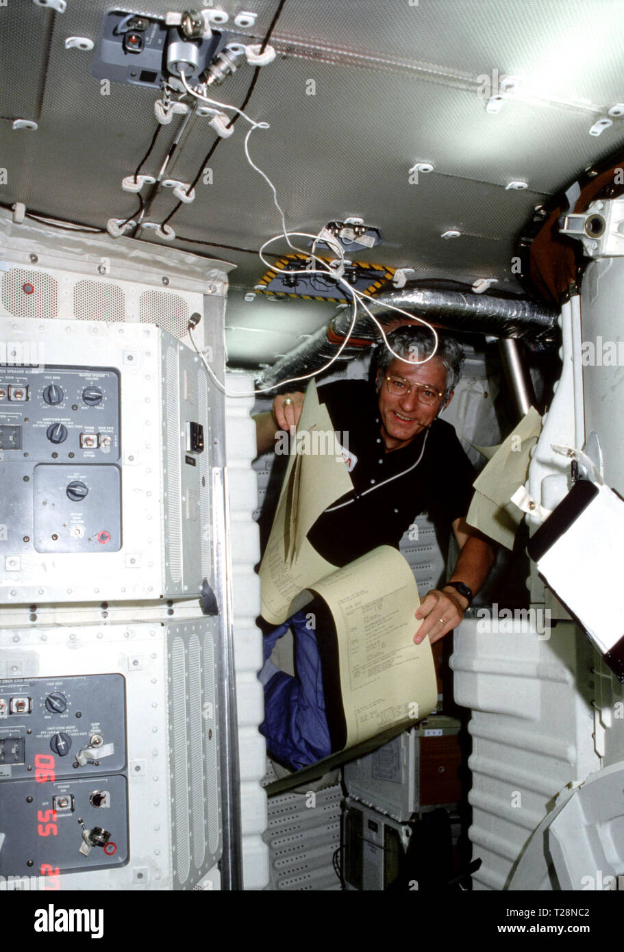 Reusable space shuttle High Resolution Stock Photography and Images - Alamy