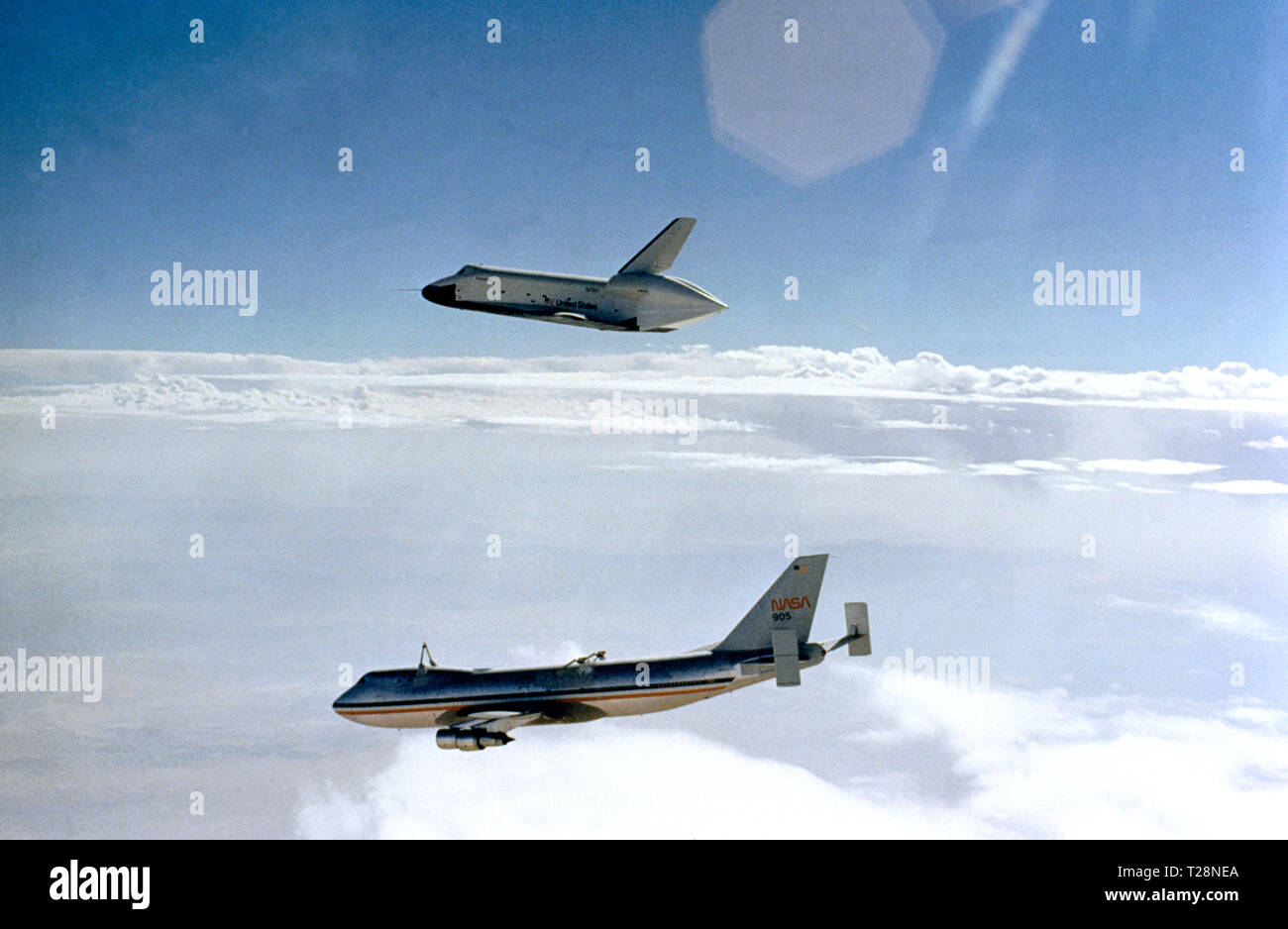 1977 space shuttle enterprise hi-res stock photography and images - Alamy