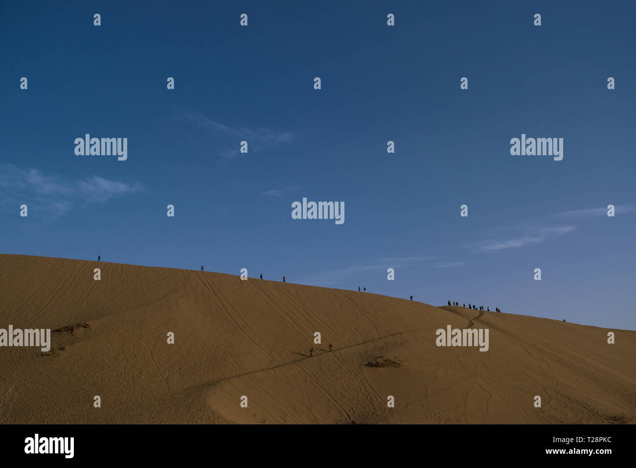 Blue sky desert hi-res stock photography and images - Alamy