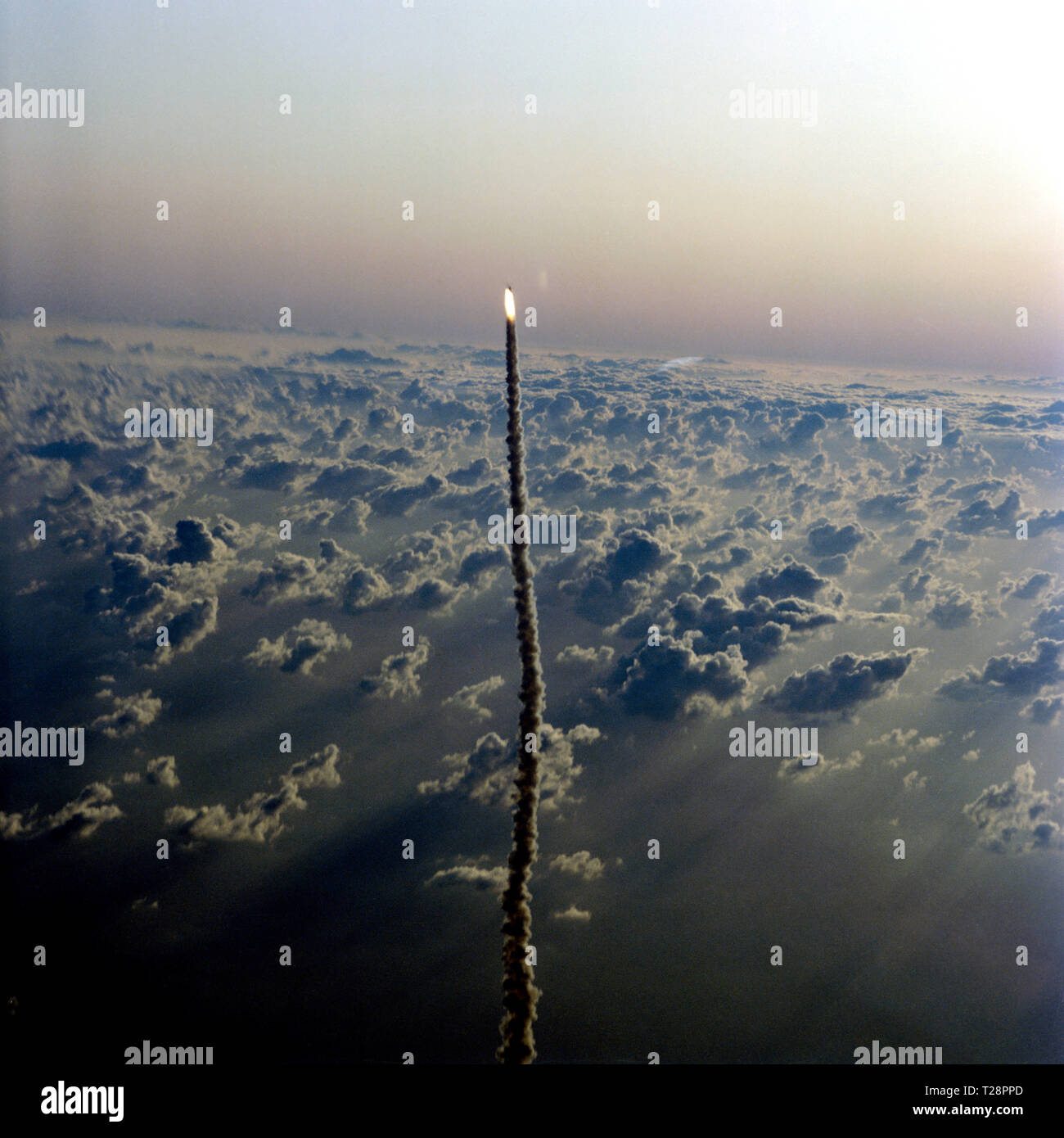 Sts 5 launch hi-res stock photography and images - Alamy