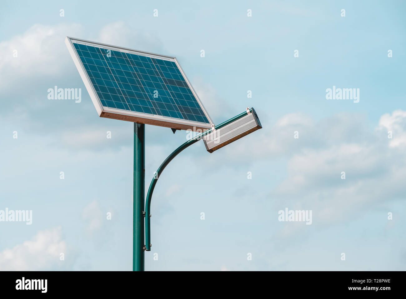 Electrical powered street light hi-res stock photography and images - Alamy