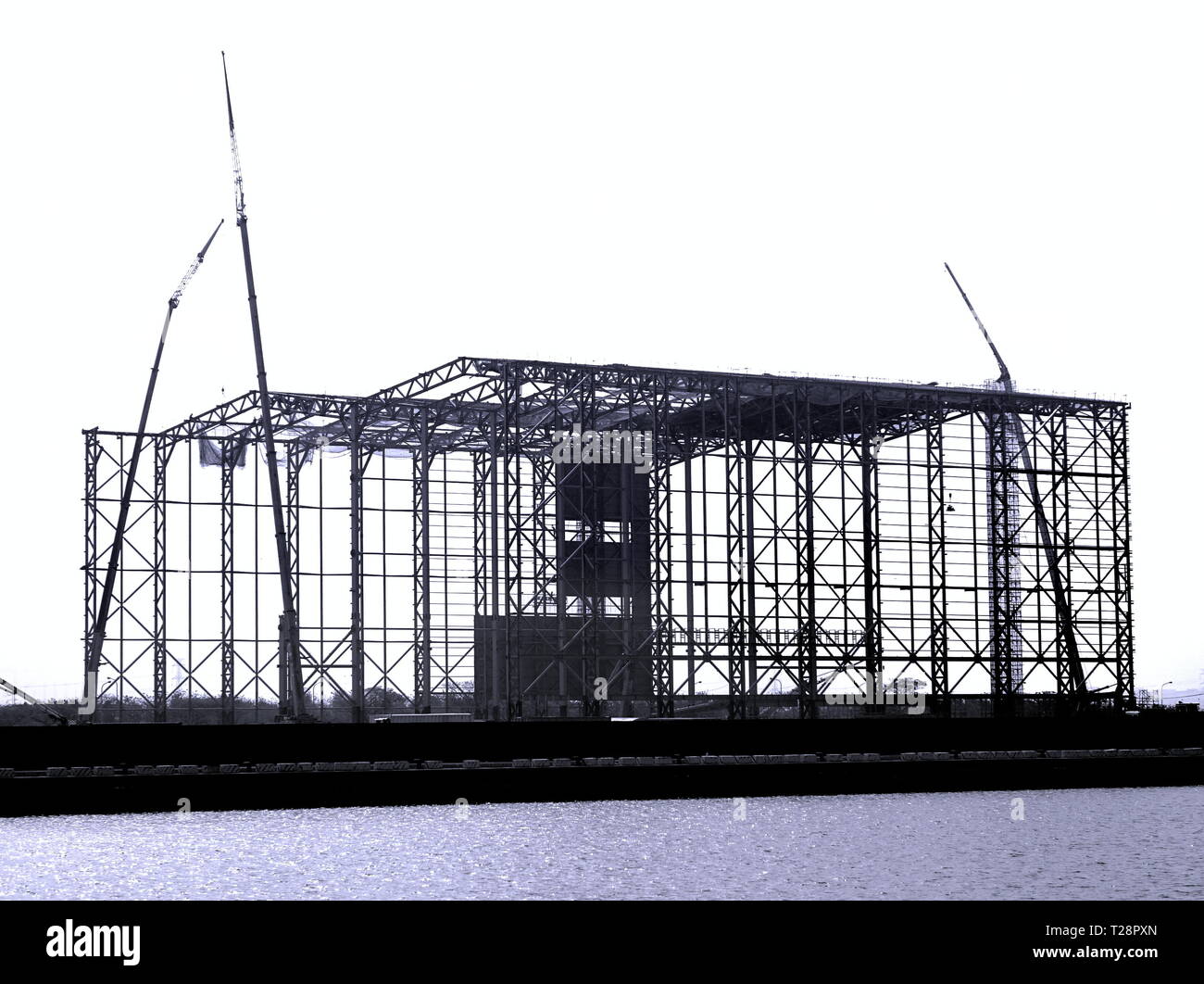 Large steel beams hi-res stock photography and images - Alamy