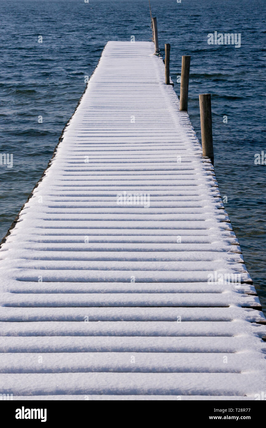 Covered pier dock hi-res stock photography and images - Alamy