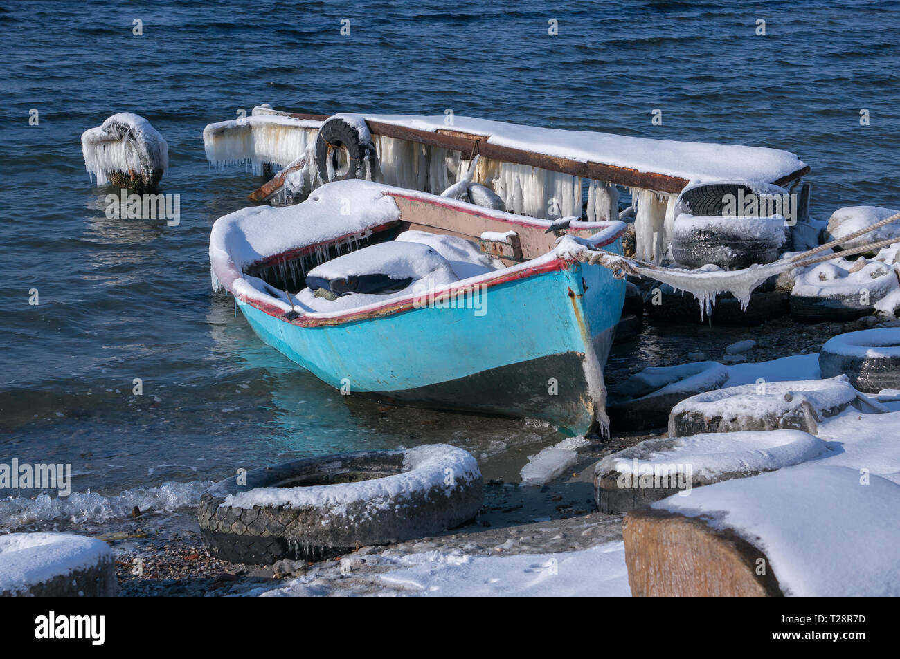 Snowy dock hi-res stock photography and images - Alamy