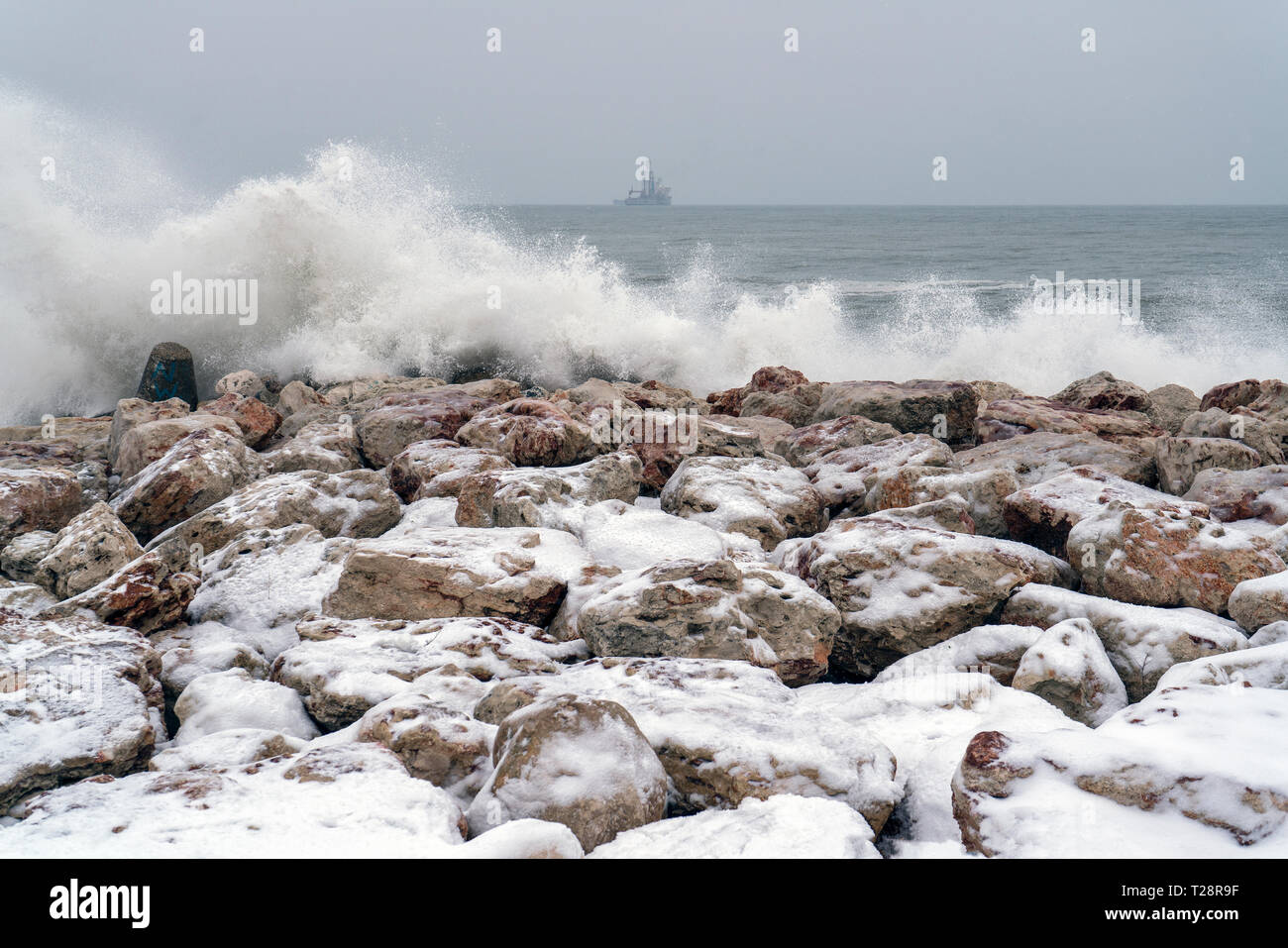 Stormy horizon over rocky hi-res stock photography and images - Alamy