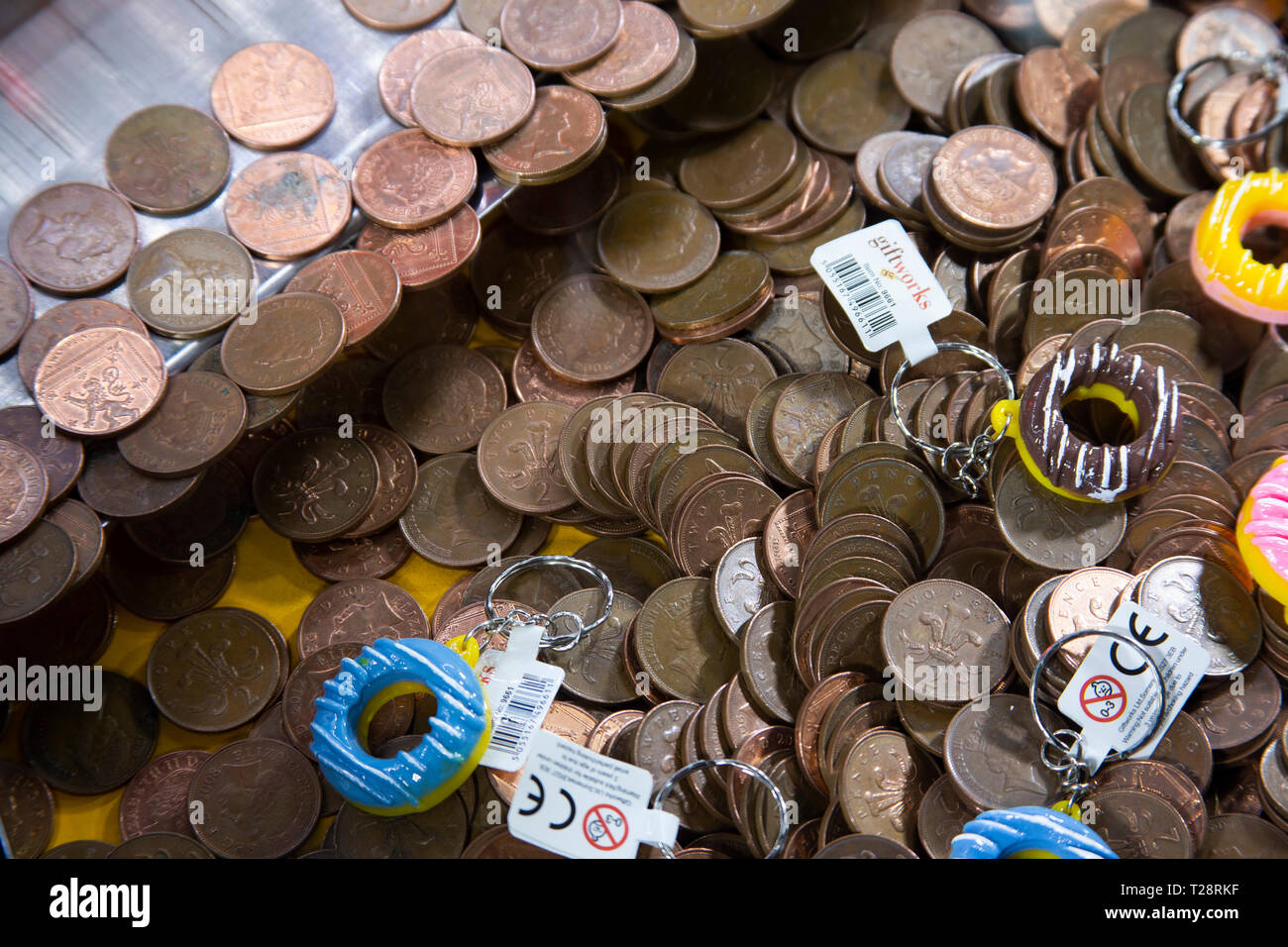 Penny falls machine hi-res stock photography and images - Alamy