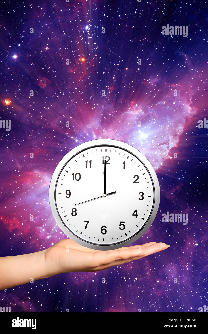 Twelve o clock hi-res stock photography and images - Alamy