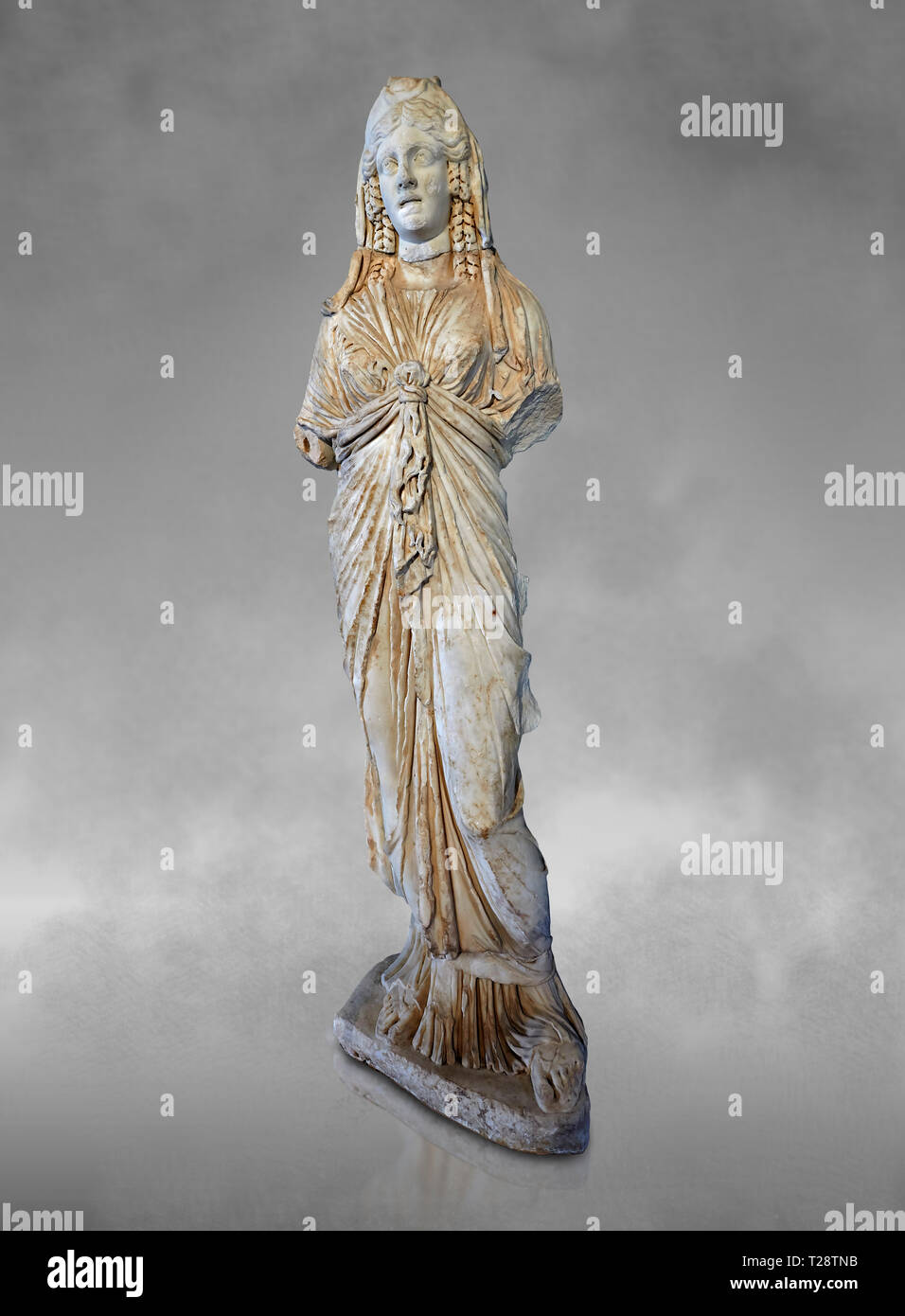 Isis statue roman hi-res stock photography and images - Alamy