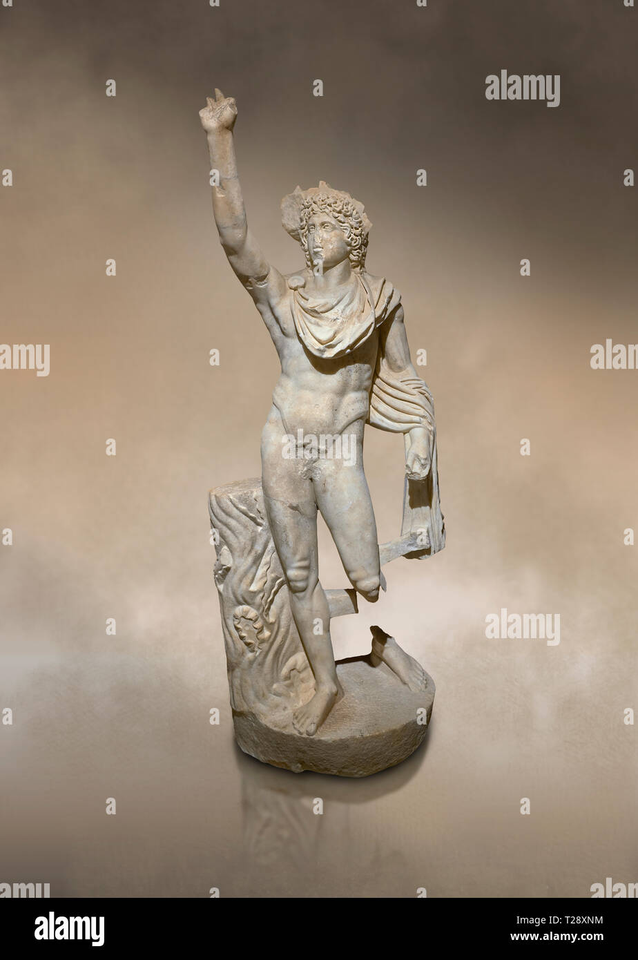 Statue of helios hi-res stock photography and images - Alamy