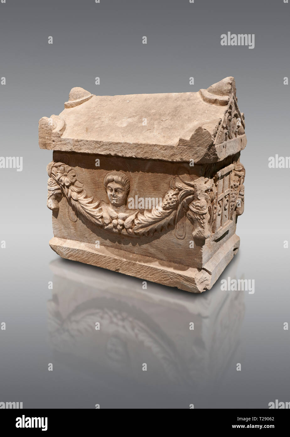 Cremation ashes hi-res stock photography and images - Alamy