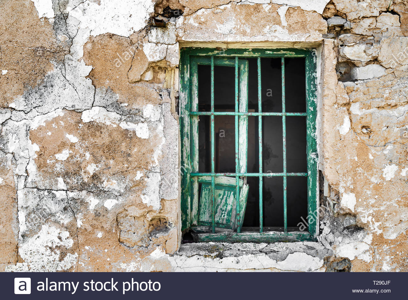 Dingy Room House Stock Photos & Dingy Room House Stock Images - Alamy