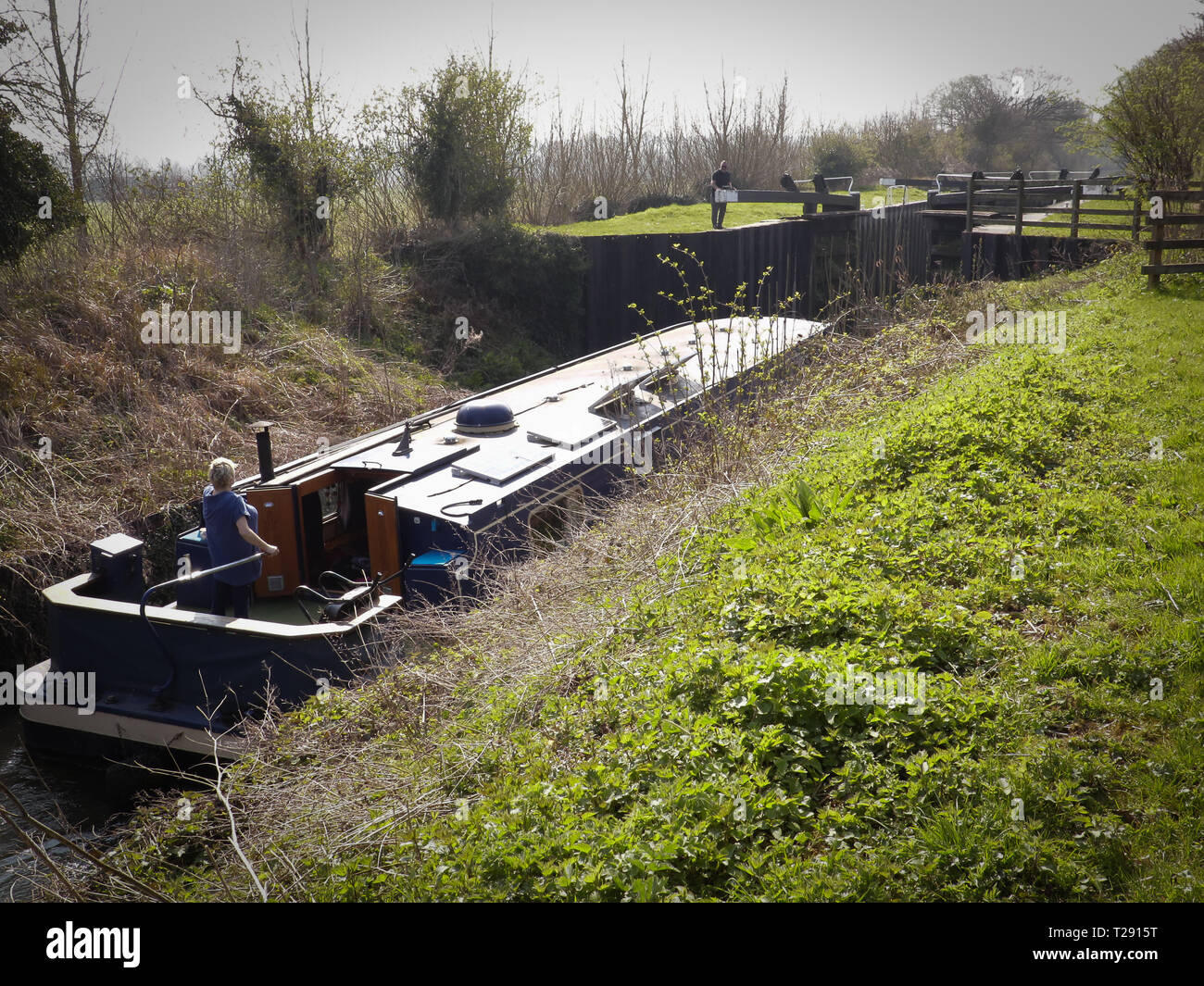 Traditional narrowboat barge entering lock hi-res stock photography and ...