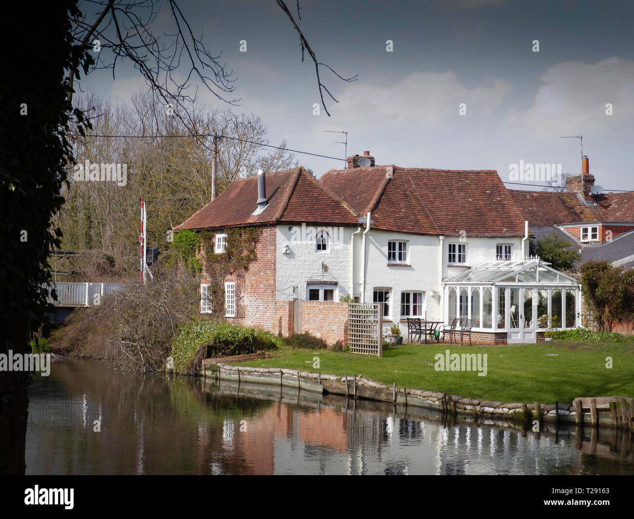 Rowbarge inn hi-res stock photography and images - Alamy