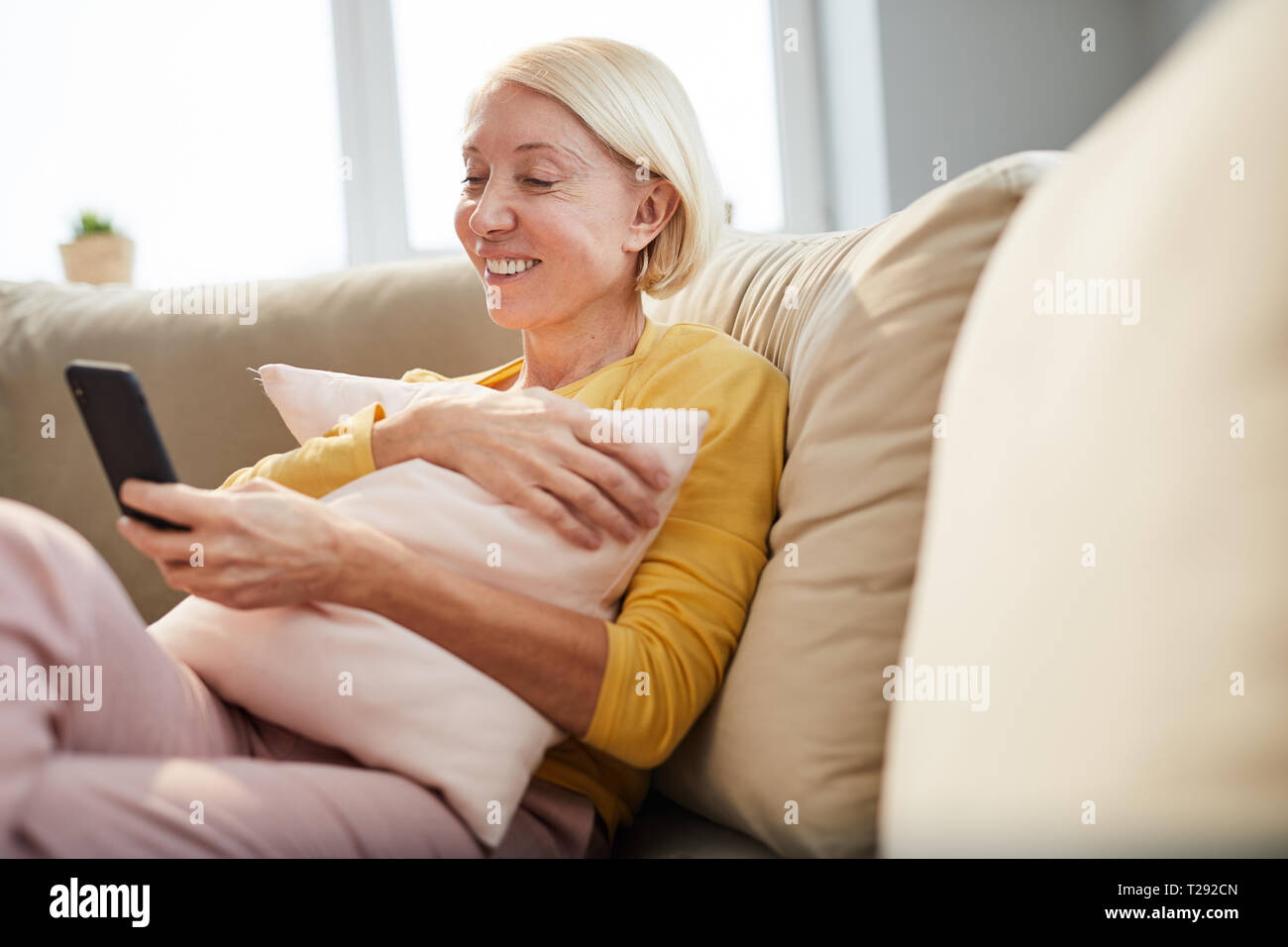 Lady message hi-res stock photography and images - Alamy
