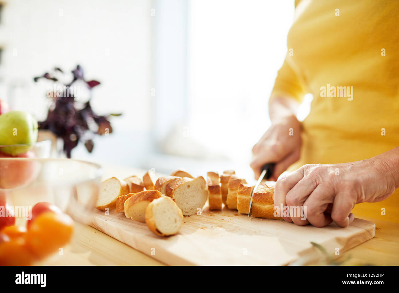 Slicing bread in kitchen Stock Photo - Alamy