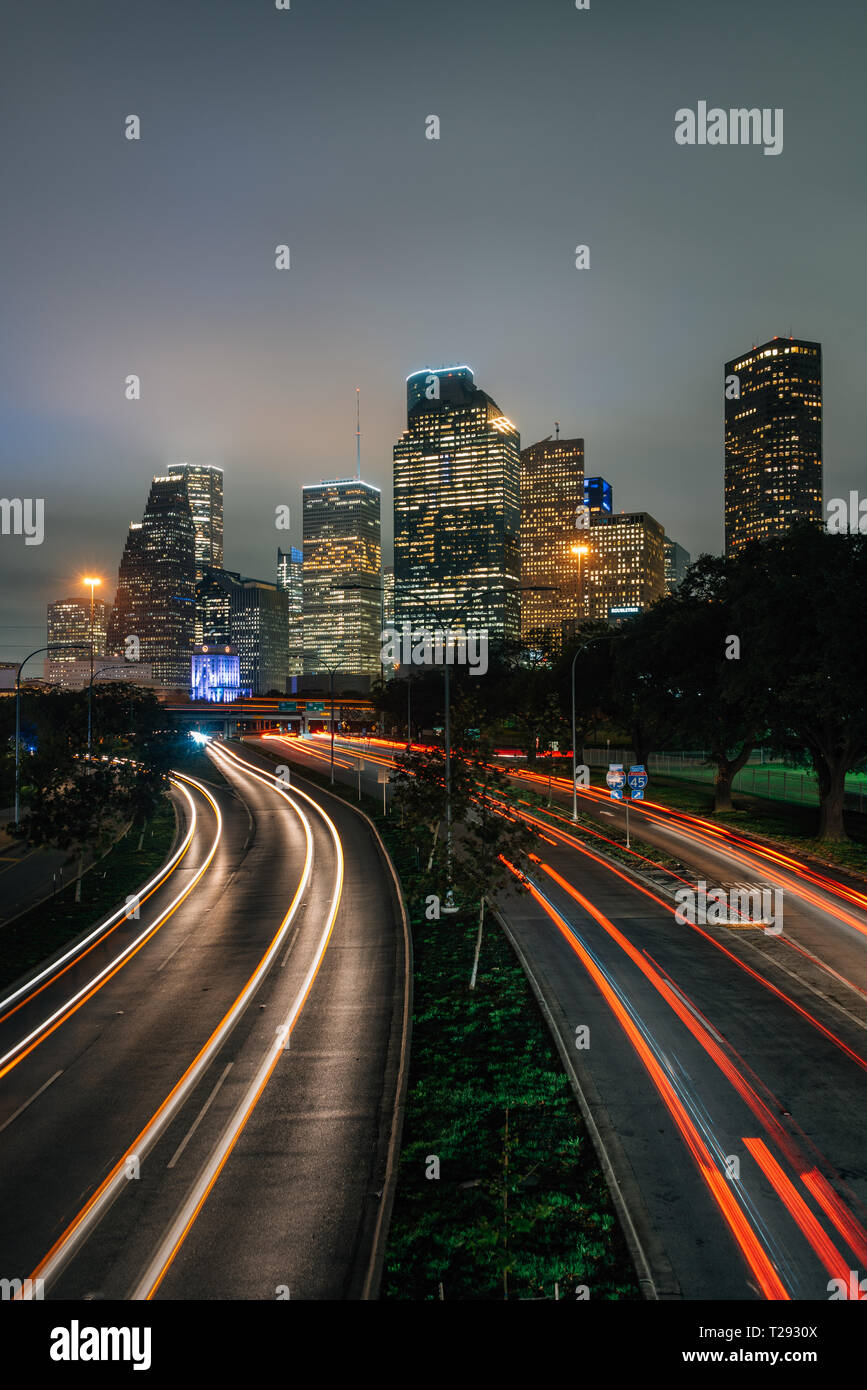 Houston skyline at night hi-res stock photography and images - Alamy