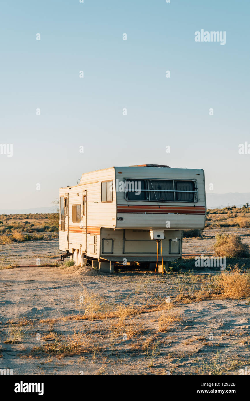 Abandoned camper hi-res stock photography and images - Alamy