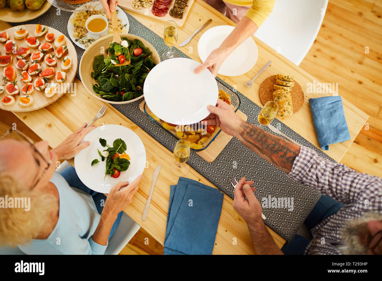 Giving plate hi-res stock photography and images - Alamy