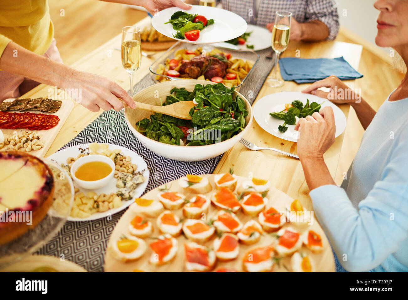 Putting plate hi-res stock photography and images - Alamy
