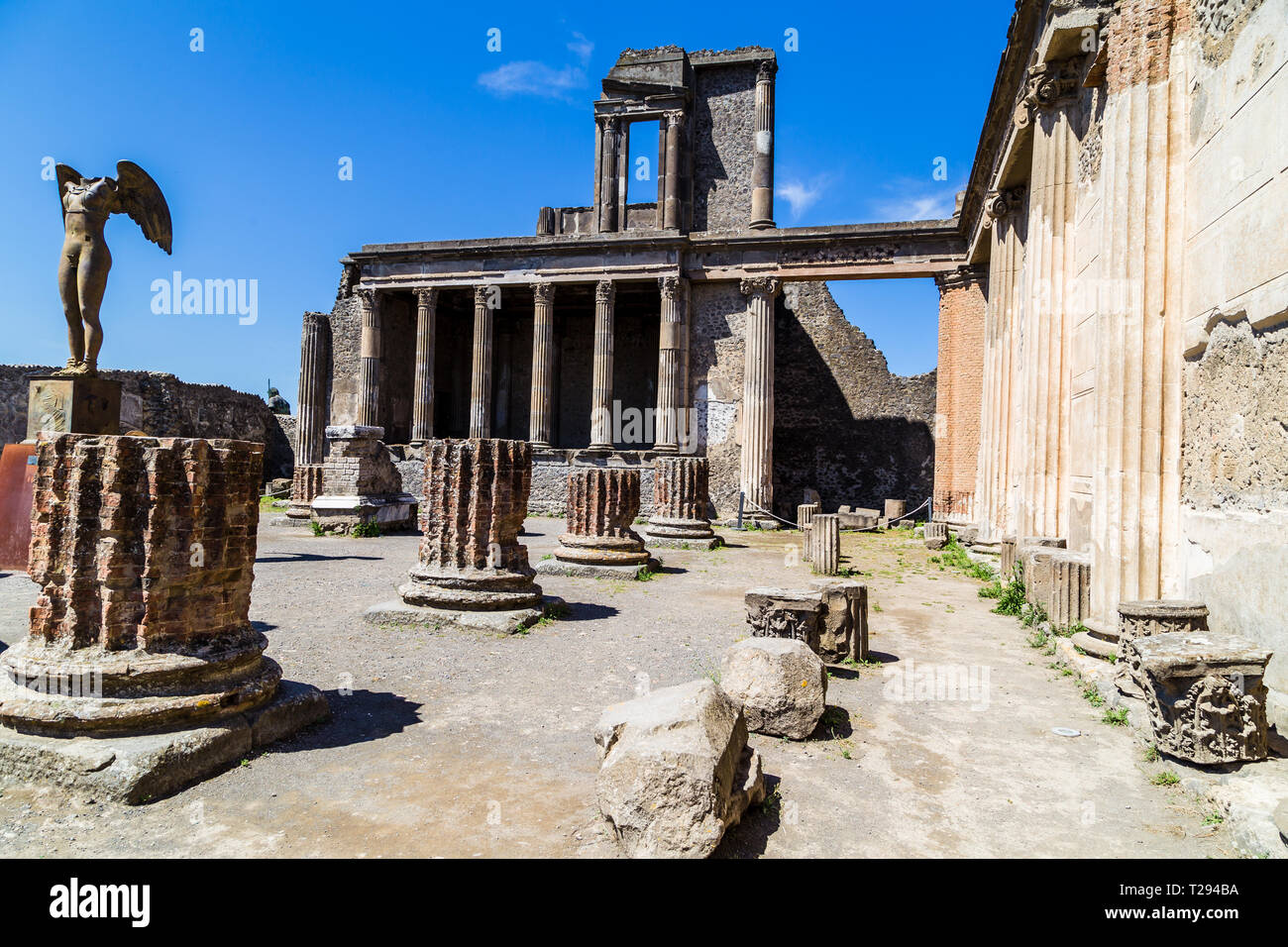 Digging up pompeii hi-res stock photography and images - Alamy
