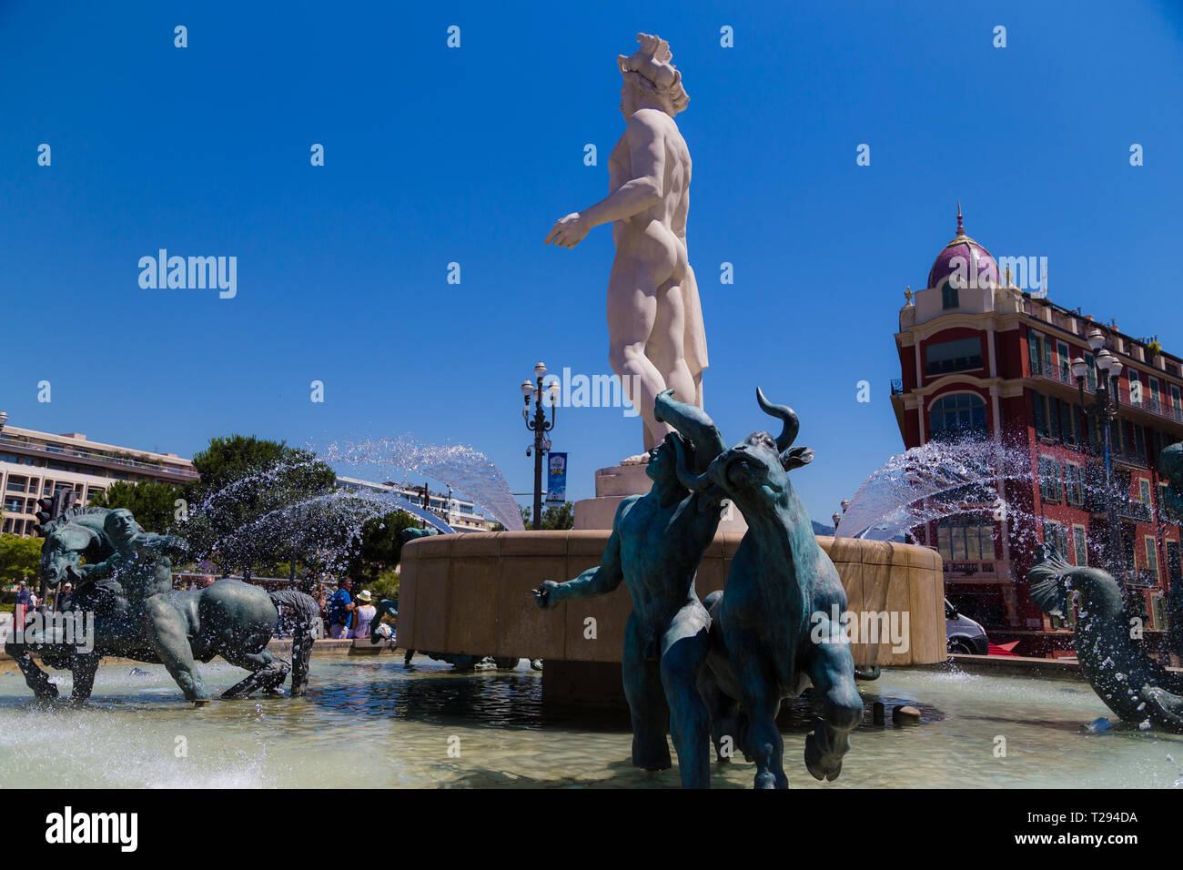 Fountain sun apollo statue hi-res stock photography and images - Alamy
