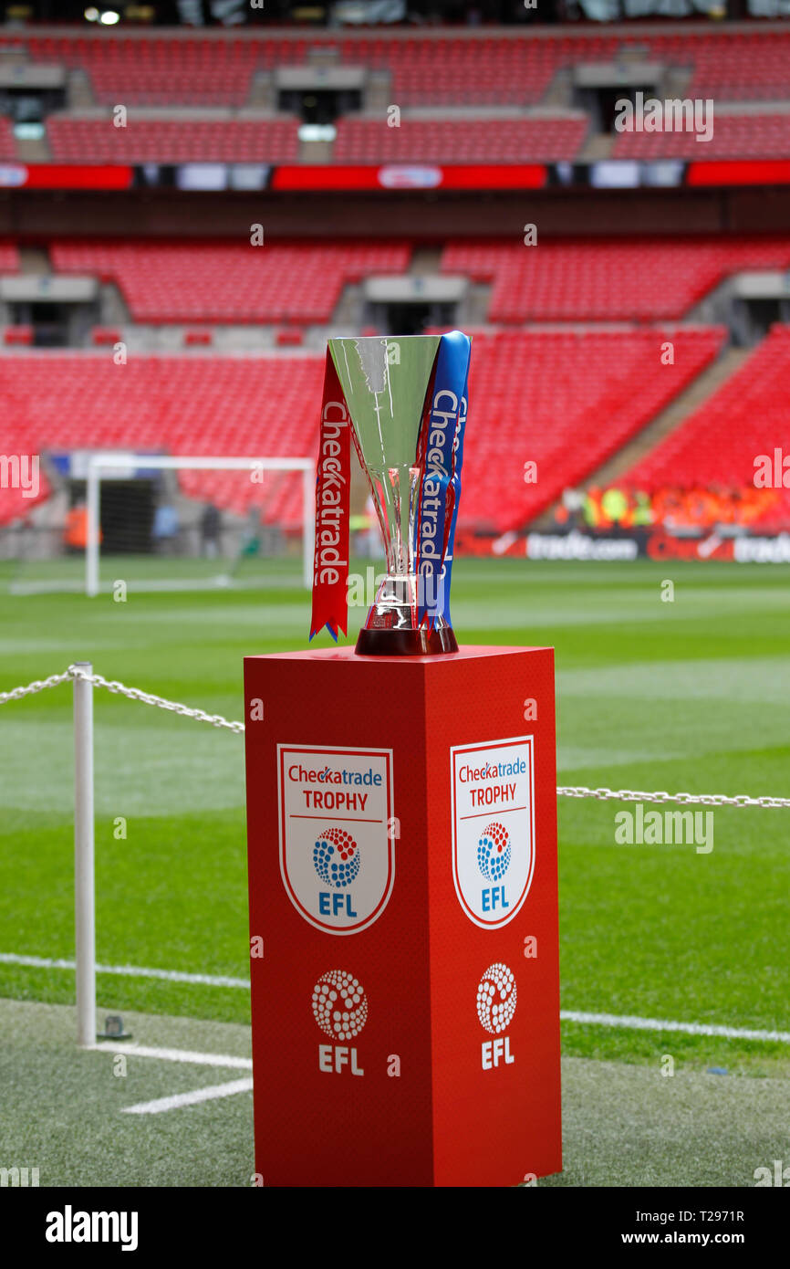 Efl trophy hi-res stock photography and images - Alamy