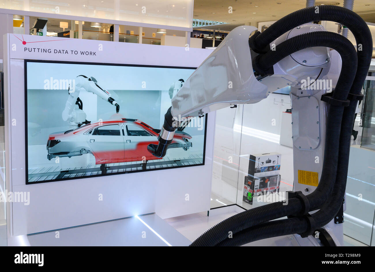 Abb robots hi-res stock photography and images - Alamy