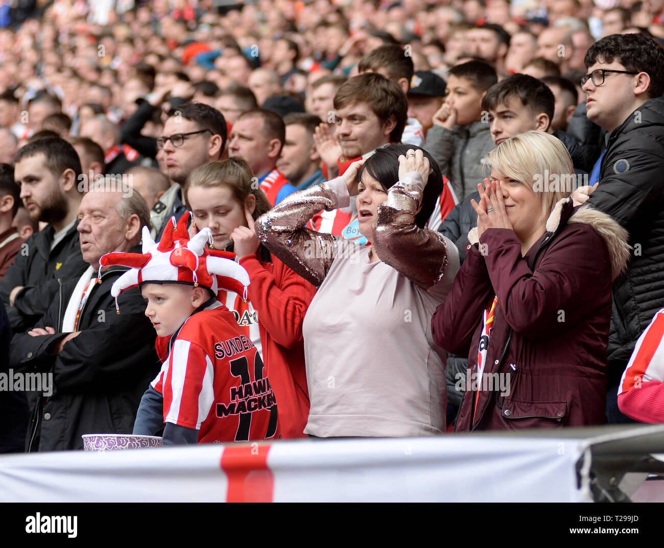 Football fans uk react hi-res stock photography and images - Alamy
