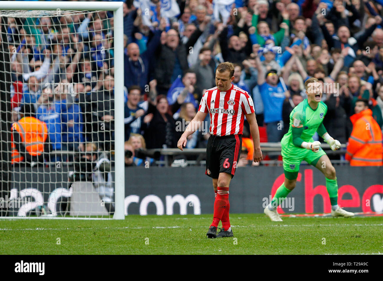 Dejected football player hi-res stock photography and images - Alamy
