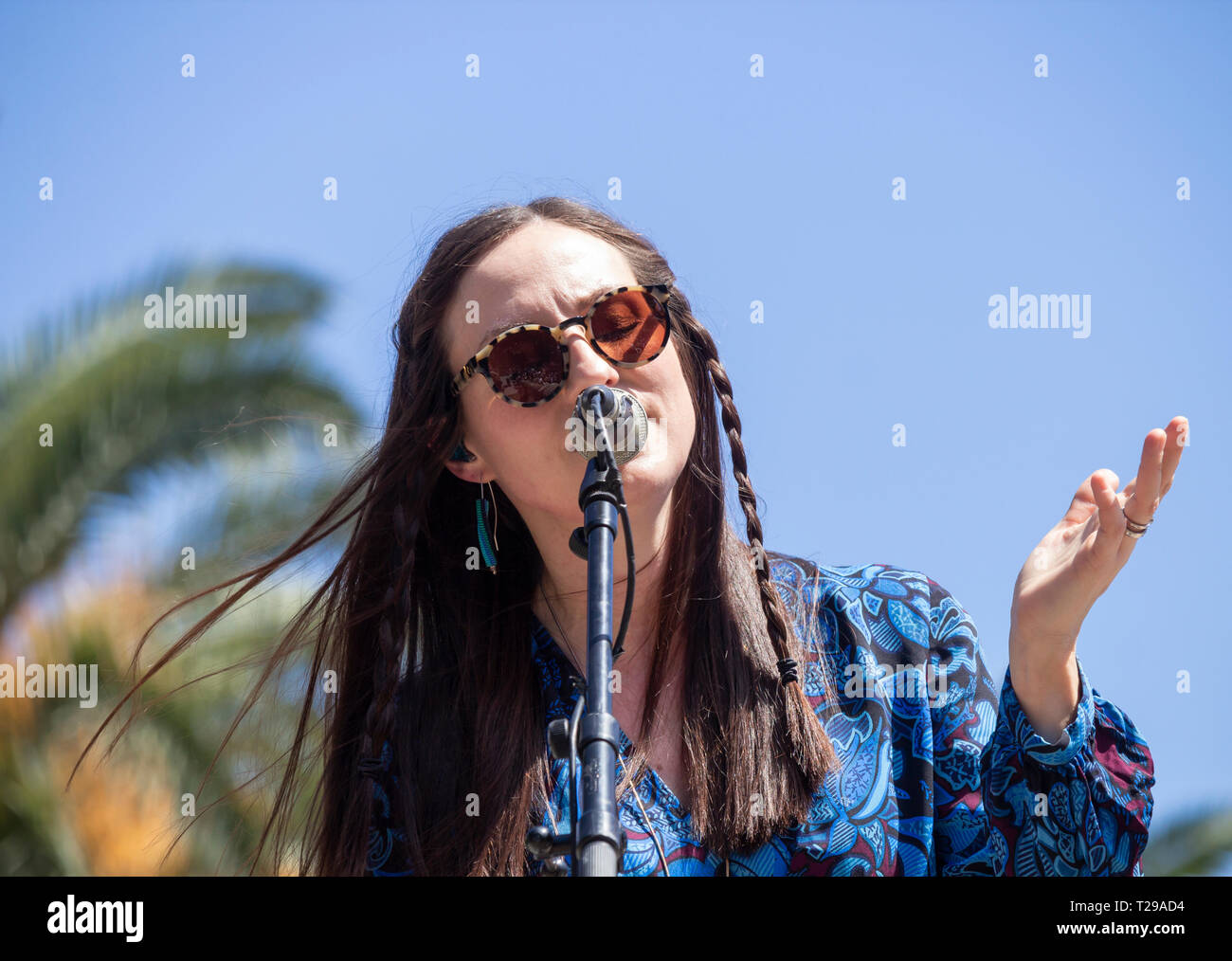 Award winning Scottish folk singer/musician, Julie Fowlis, in concert ...