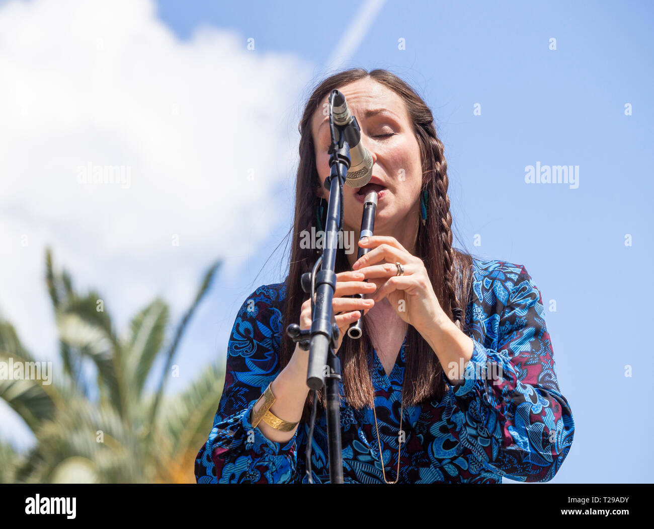 Scottish folk singer julie fowlis hi-res stock photography and images ...