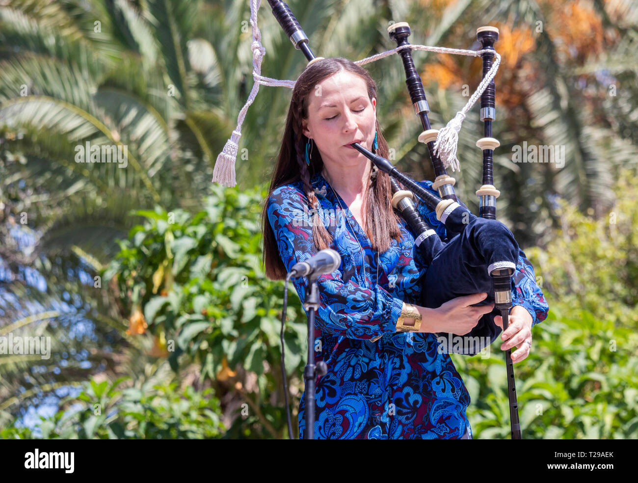Award winning Scottish folk singer/musician, Julie Fowlis, in concert ...