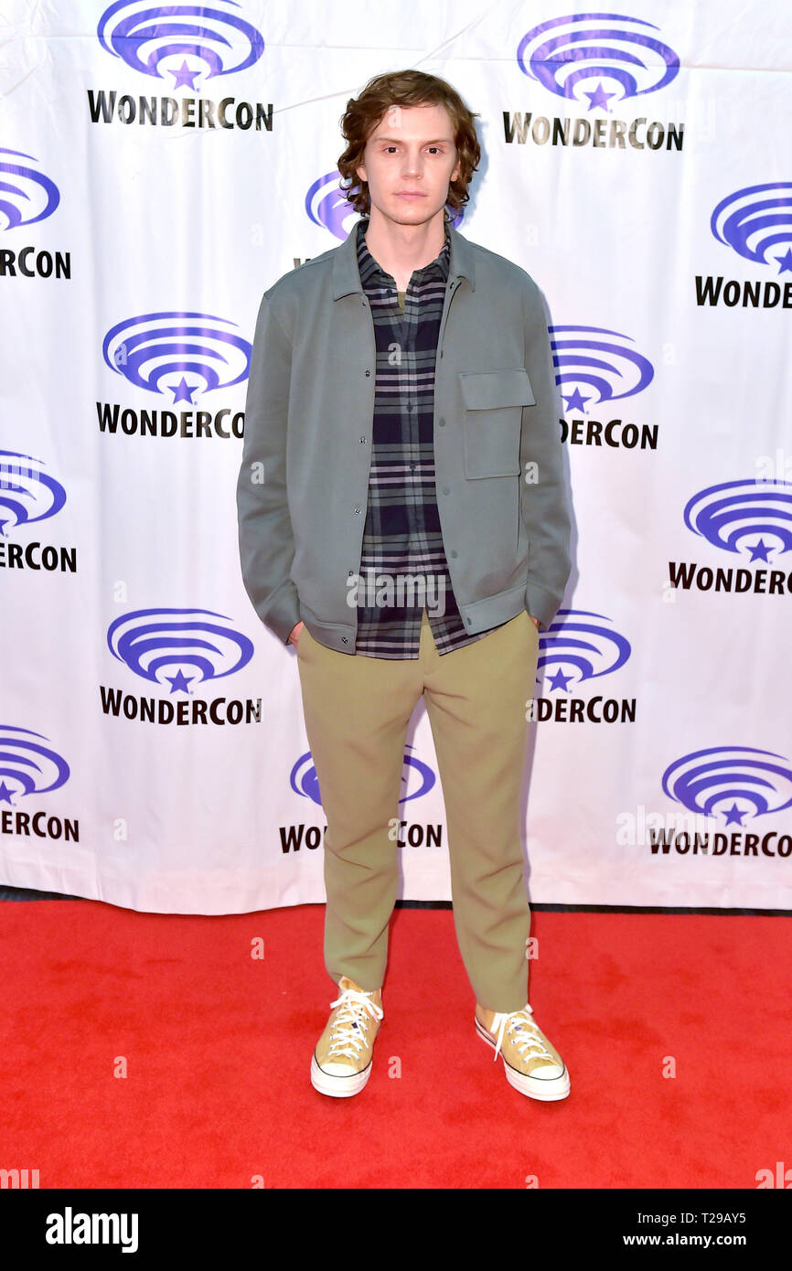 Evan Peters at Photocall on 'X-Men: Dark Phoenix' at WonderCon 2019 at ...