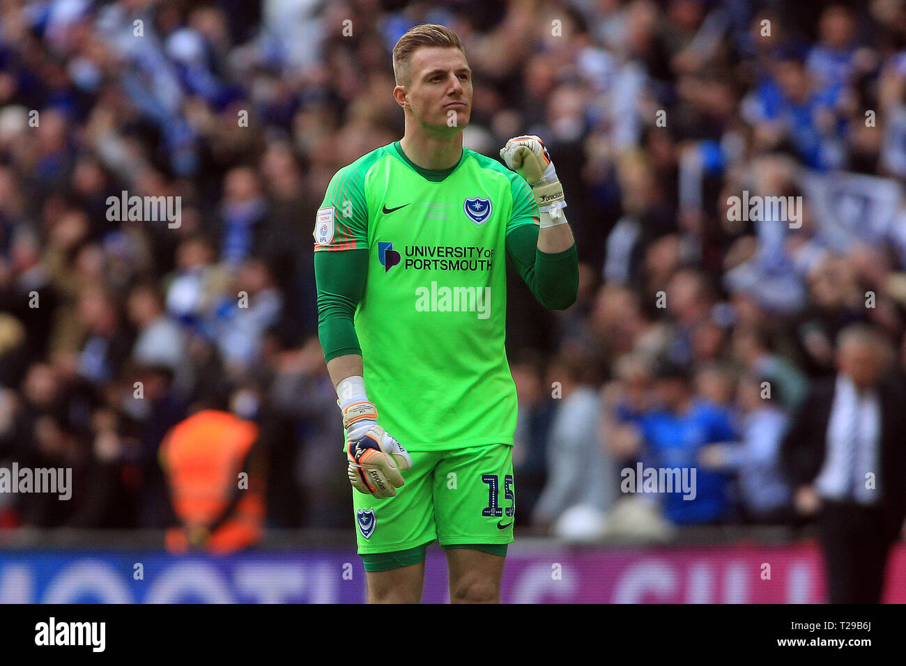Portsmouth goalkeeper craig macgillivray hi-res stock photography and ...