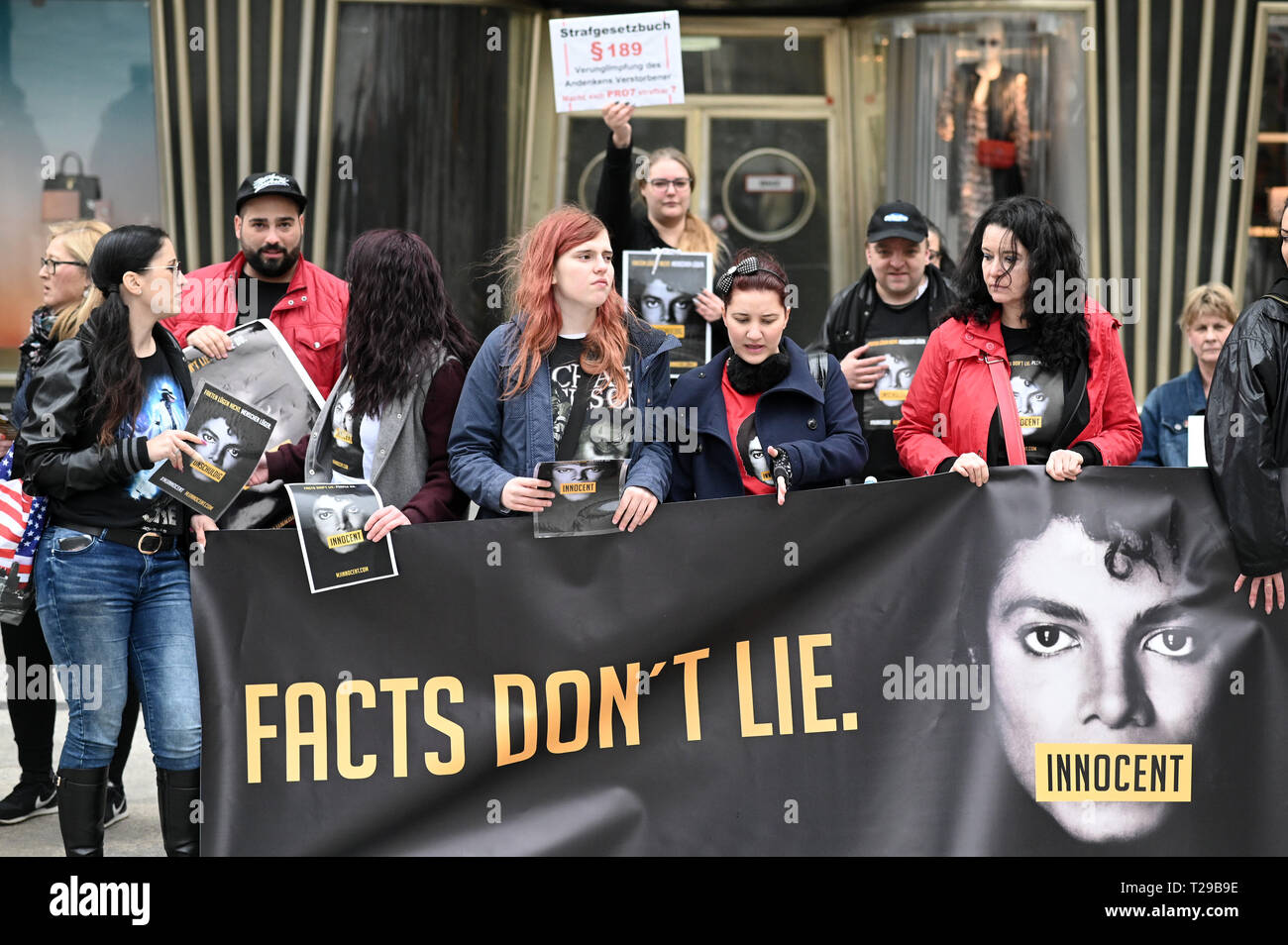 Michael jackson protest hi-res stock photography and images - Alamy