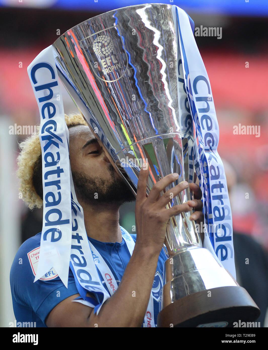 Checkatrade trophy final wembley stadium hi-res stock photography and ...