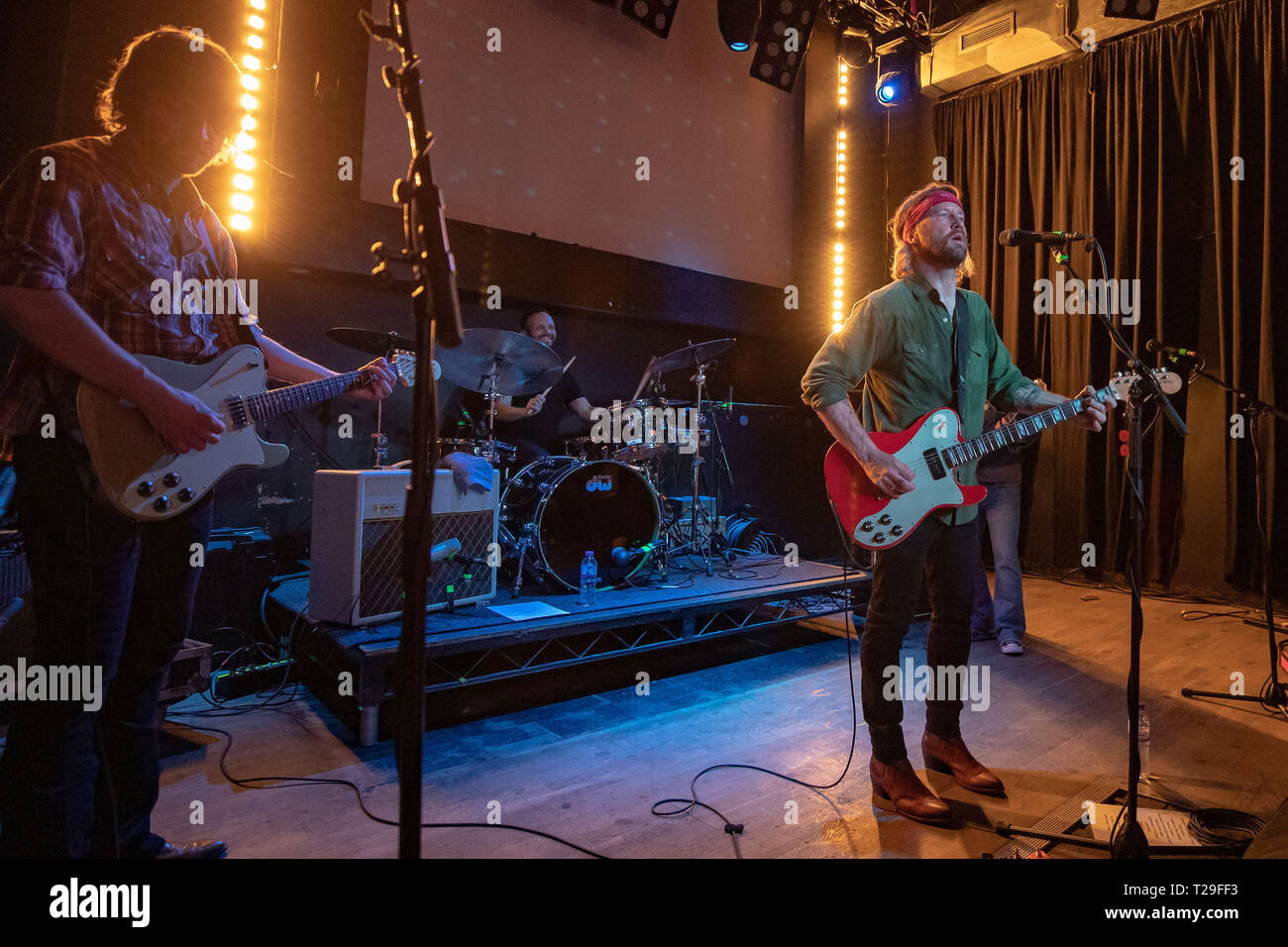 Is foo fighters lead singer hi-res stock photography and images - Alamy