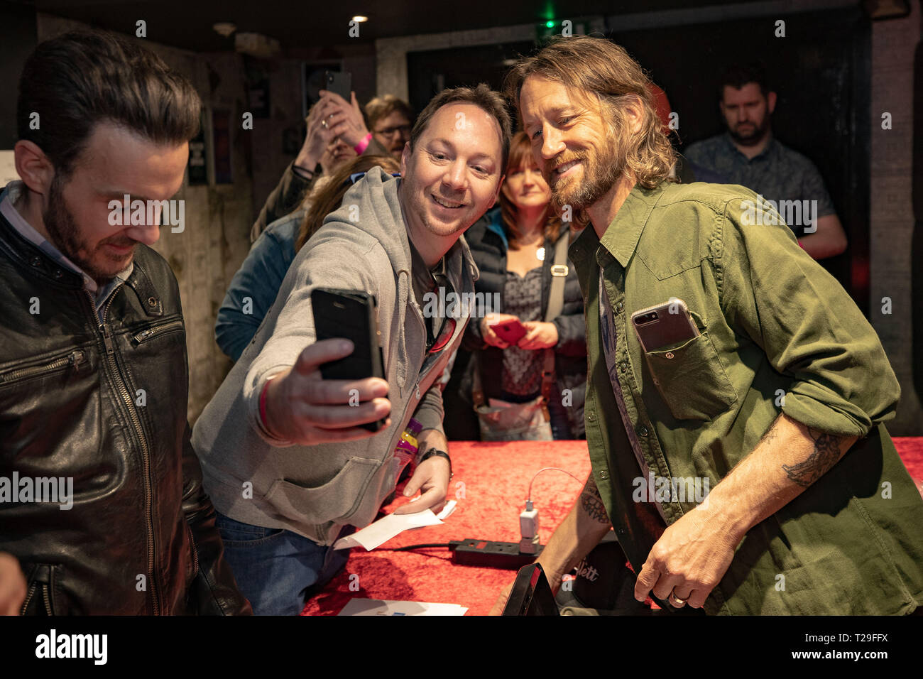 Chris shiflett foo fighters guitarist hi-res stock photography and ...