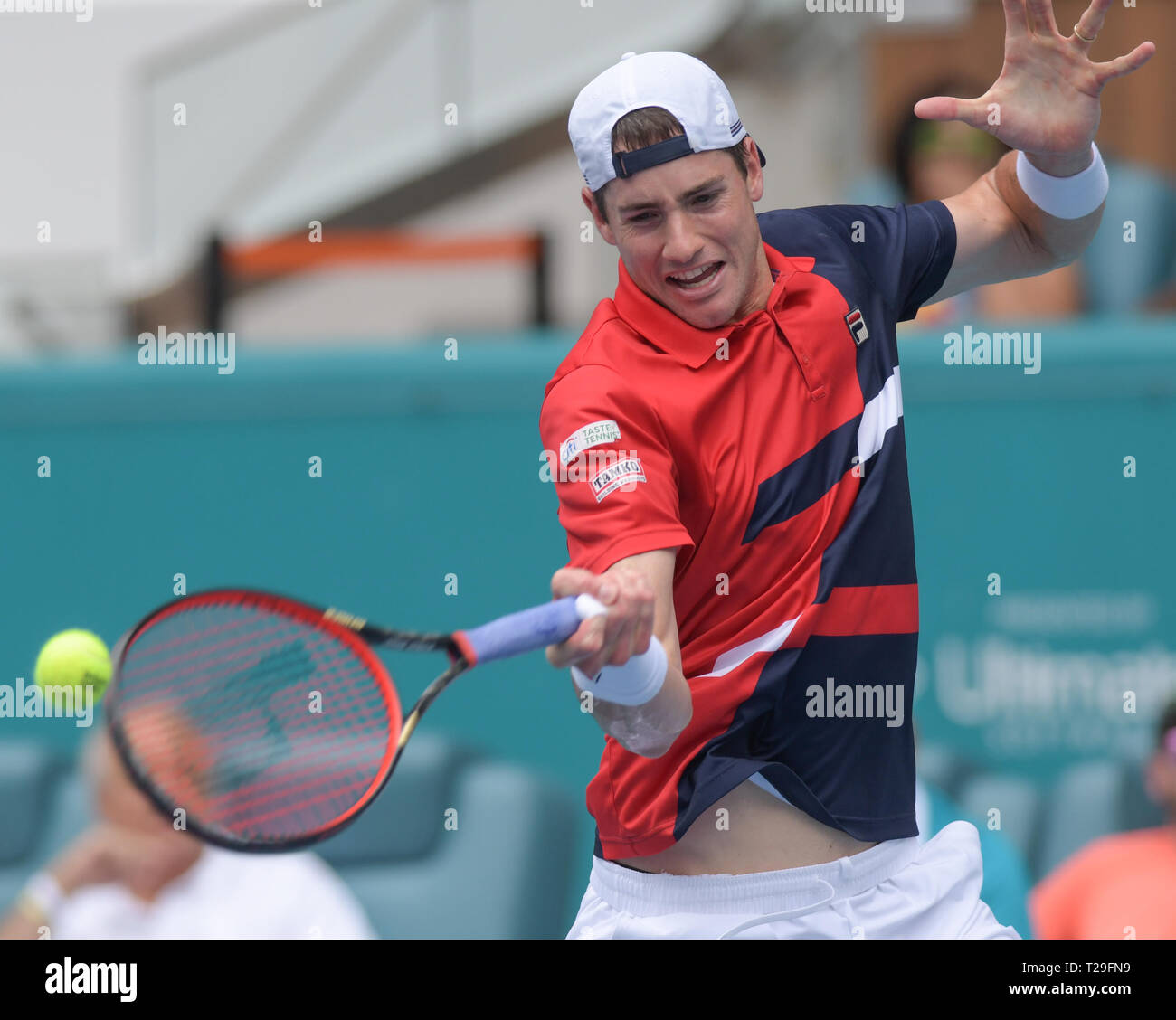 Miami, Florida, USA. 31st Mar, 2019. John Isner (USA) is defeated by Roger Federer (SUI) 1-6, 4 ...
