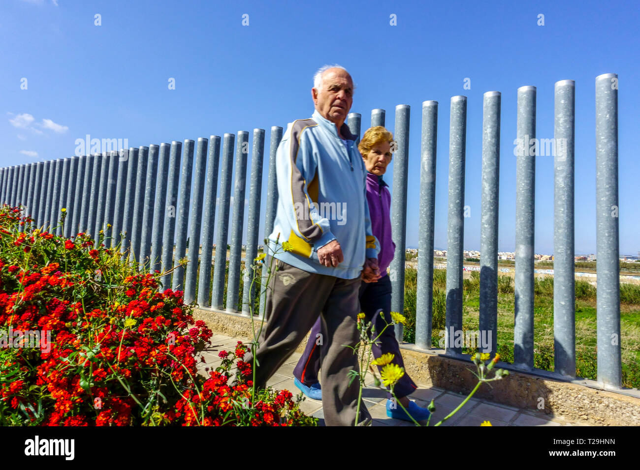 Couple de seniors hi-res stock photography and images - Alamy