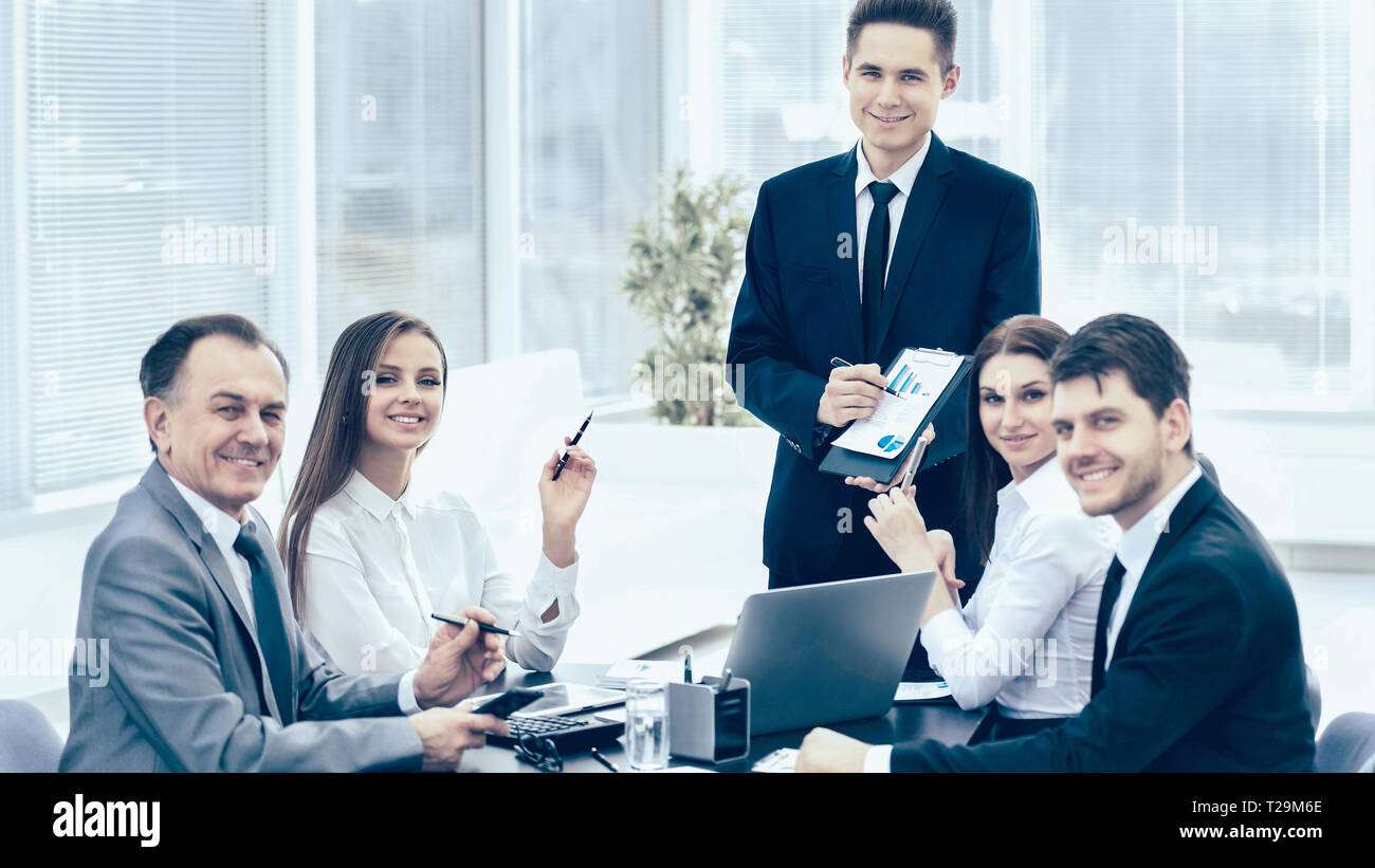successful businessman and his business team meeting in modern o Stock ...