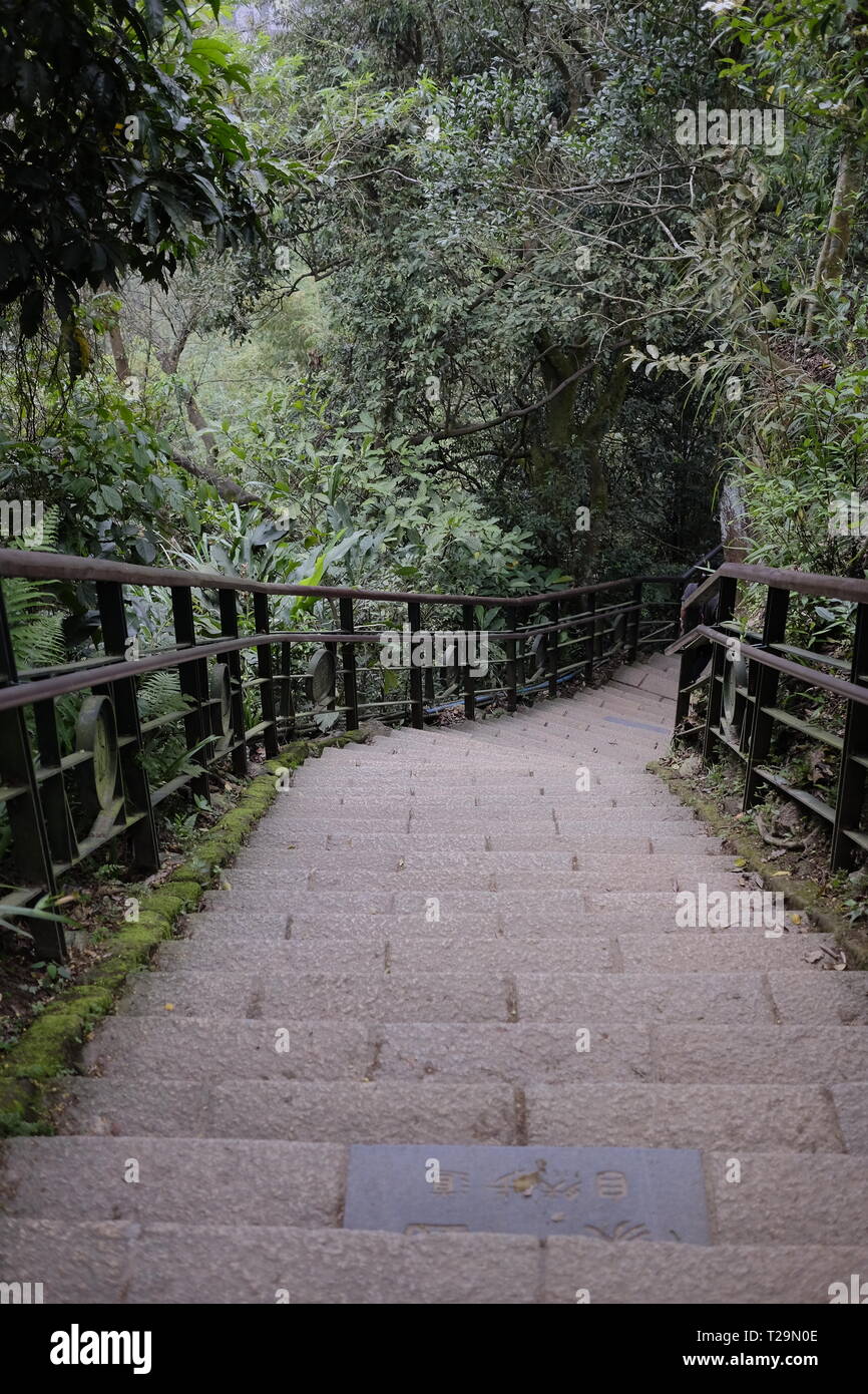 path down a mountain Stock Photo - Alamy