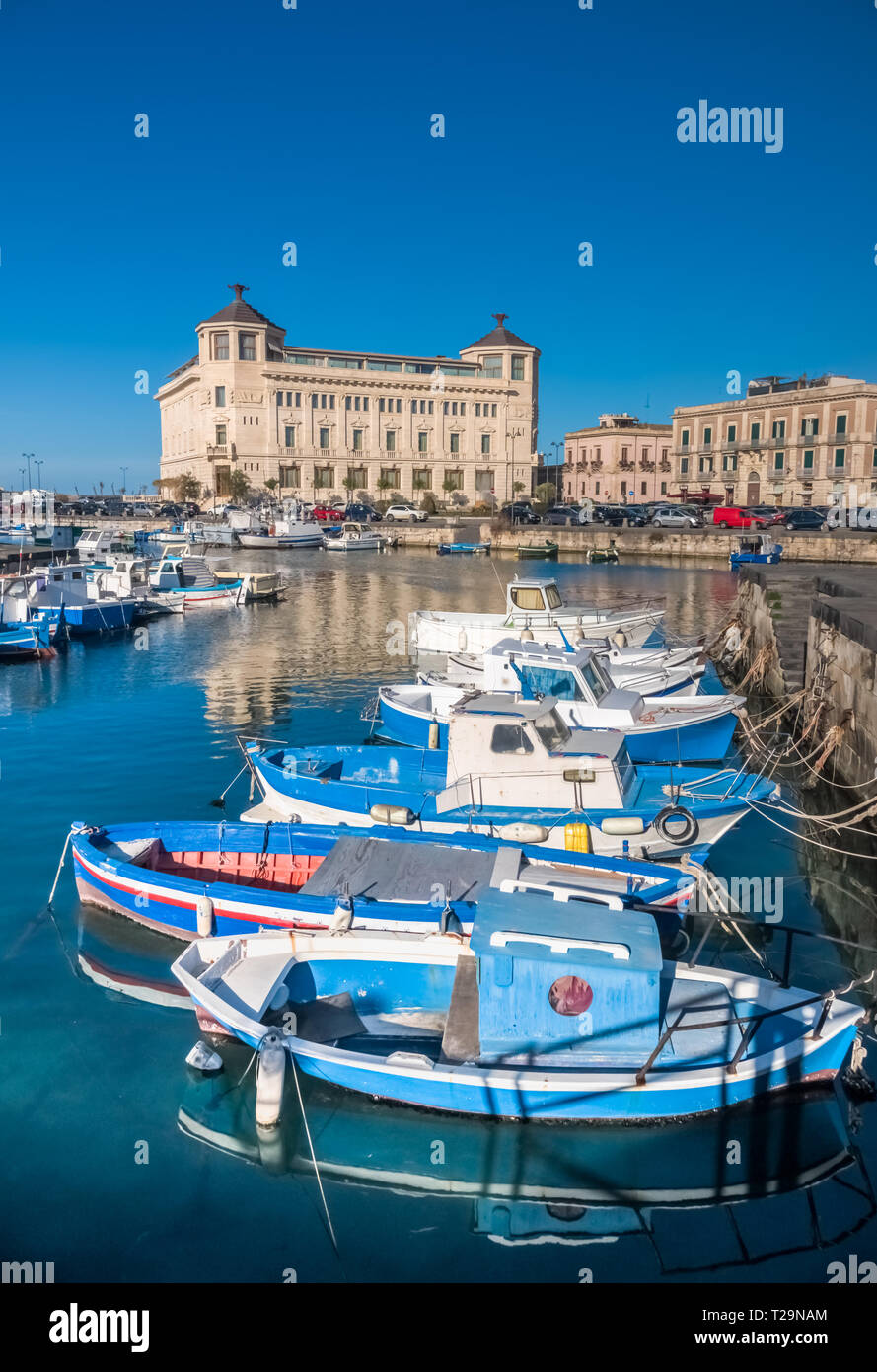 Roman docks hi-res stock photography and images - Alamy