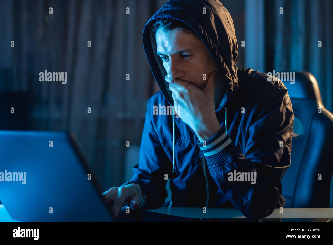 Online databases hi-res stock photography and images - Alamy