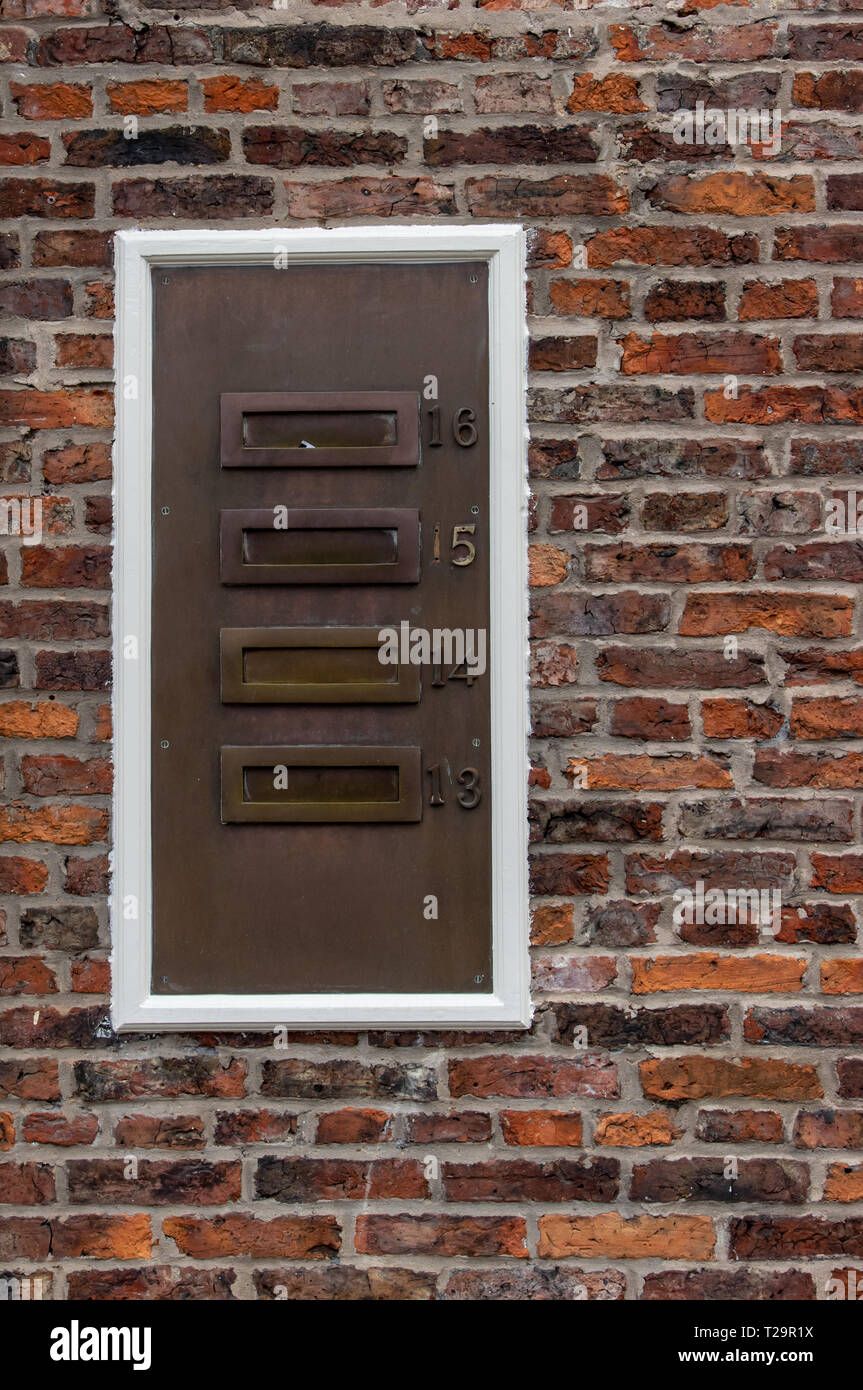 Letterbox shape hi-res stock photography and images - Alamy