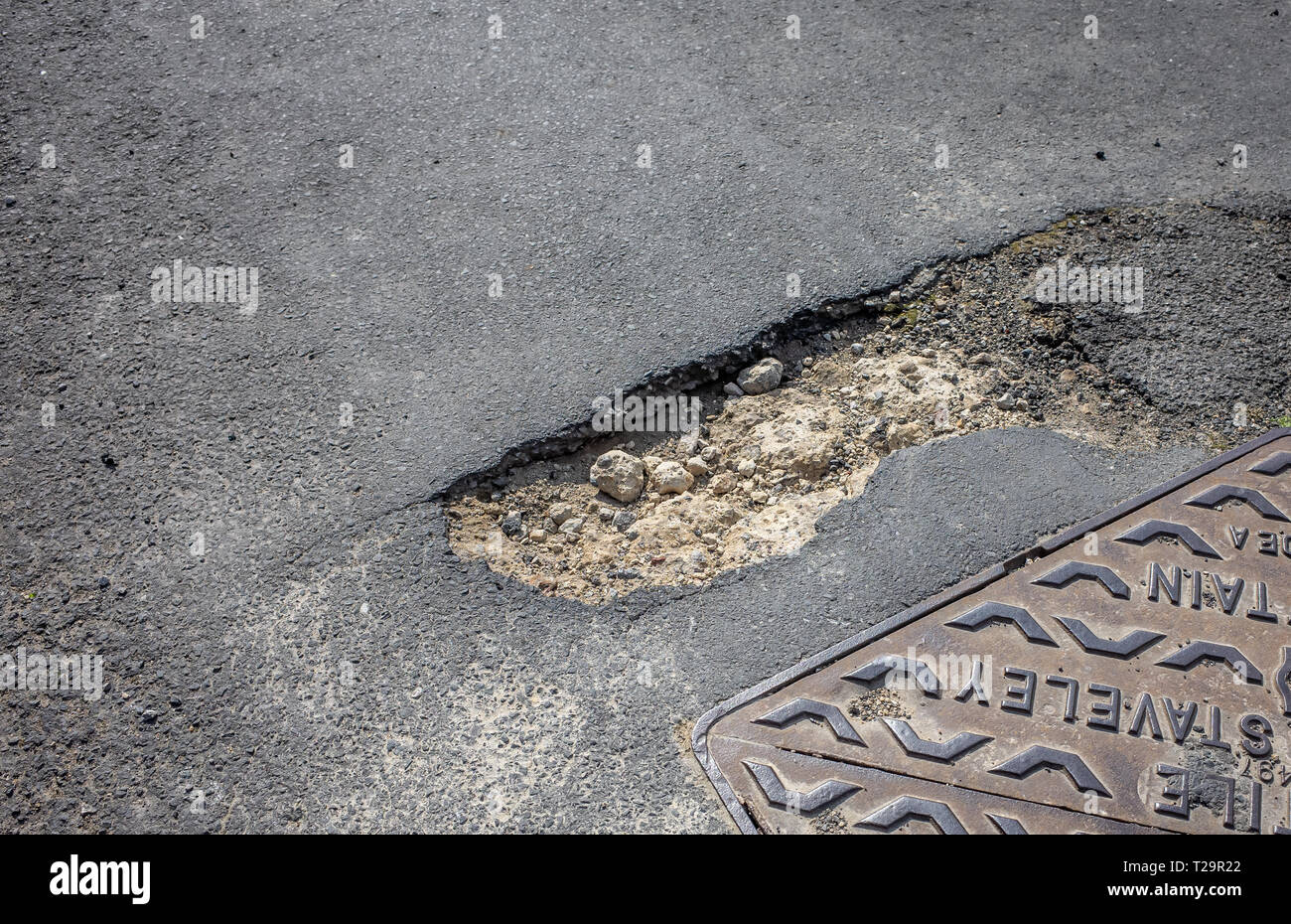 Pot hole in asphalt hi-res stock photography and images - Alamy
