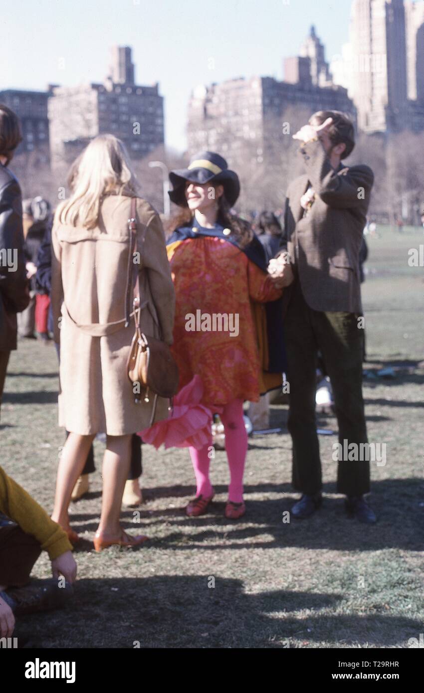 Flamboyant dress hi-res stock photography and images - Alamy