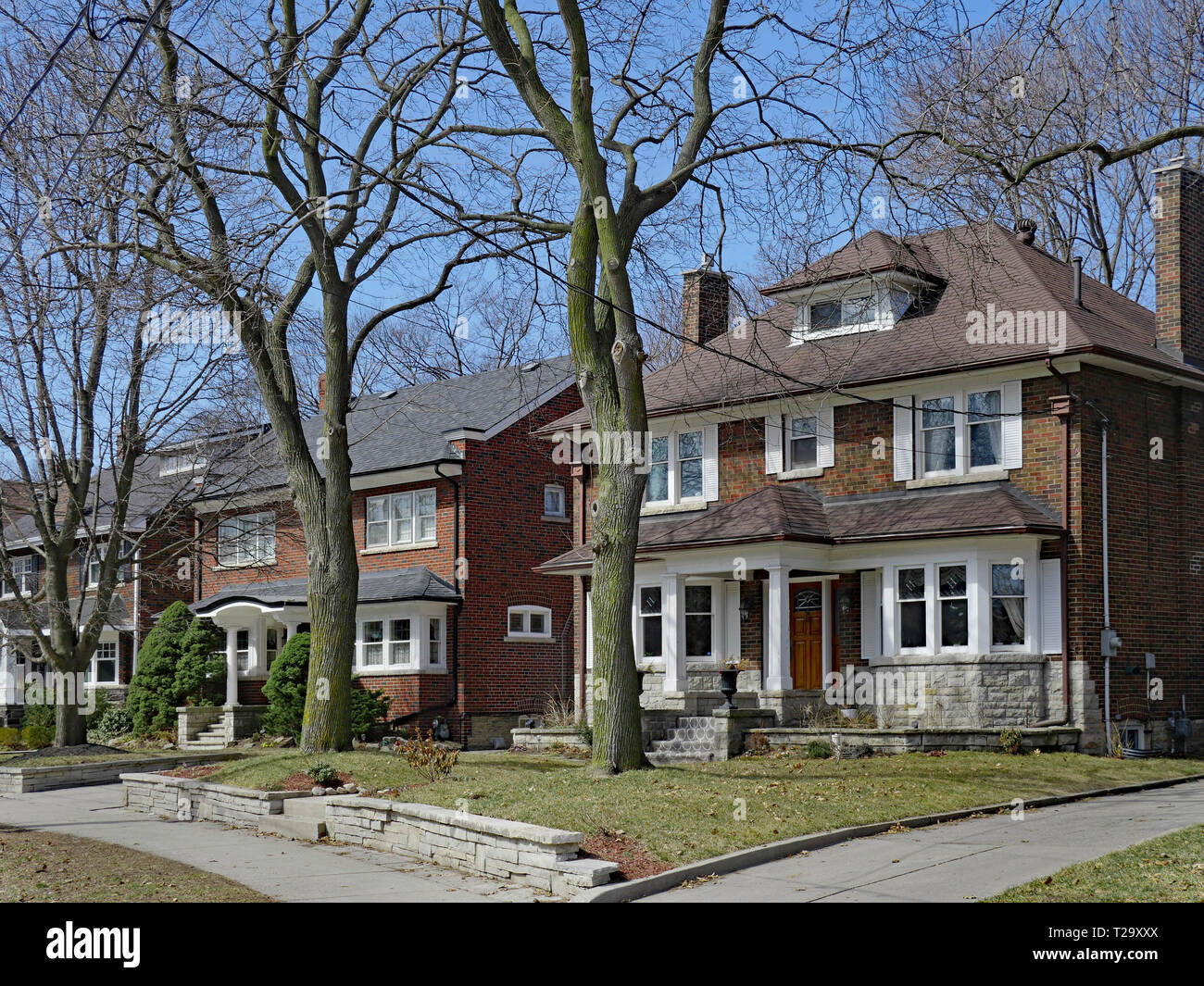 Front porch middle class brick hi-res stock photography and images - Alamy