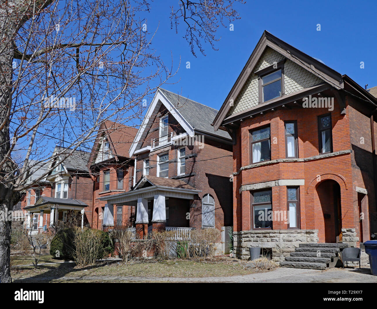 Old house in downtown toronto hi-res stock photography and images - Alamy
