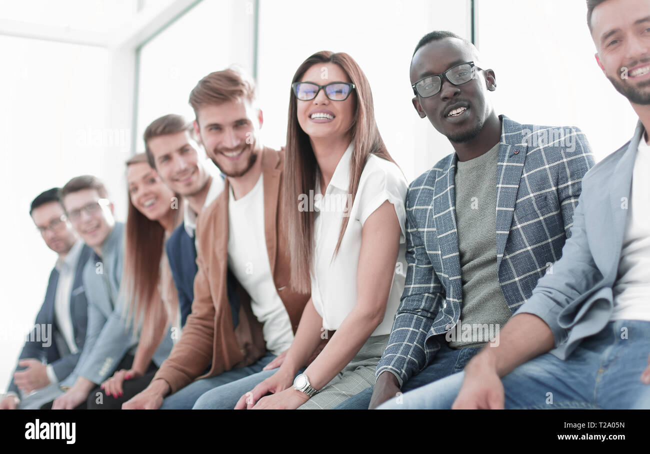 People waiting outside job center hi-res stock photography and images ...